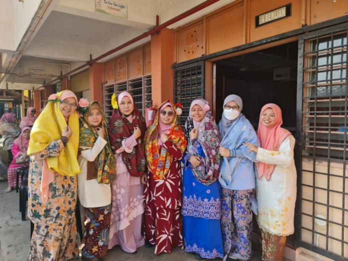 Senarai Cadangan Tema Pakaian Hari Guru Yang Meriah